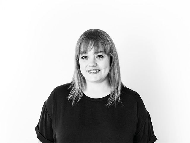 Maria Jung Front - Essencius